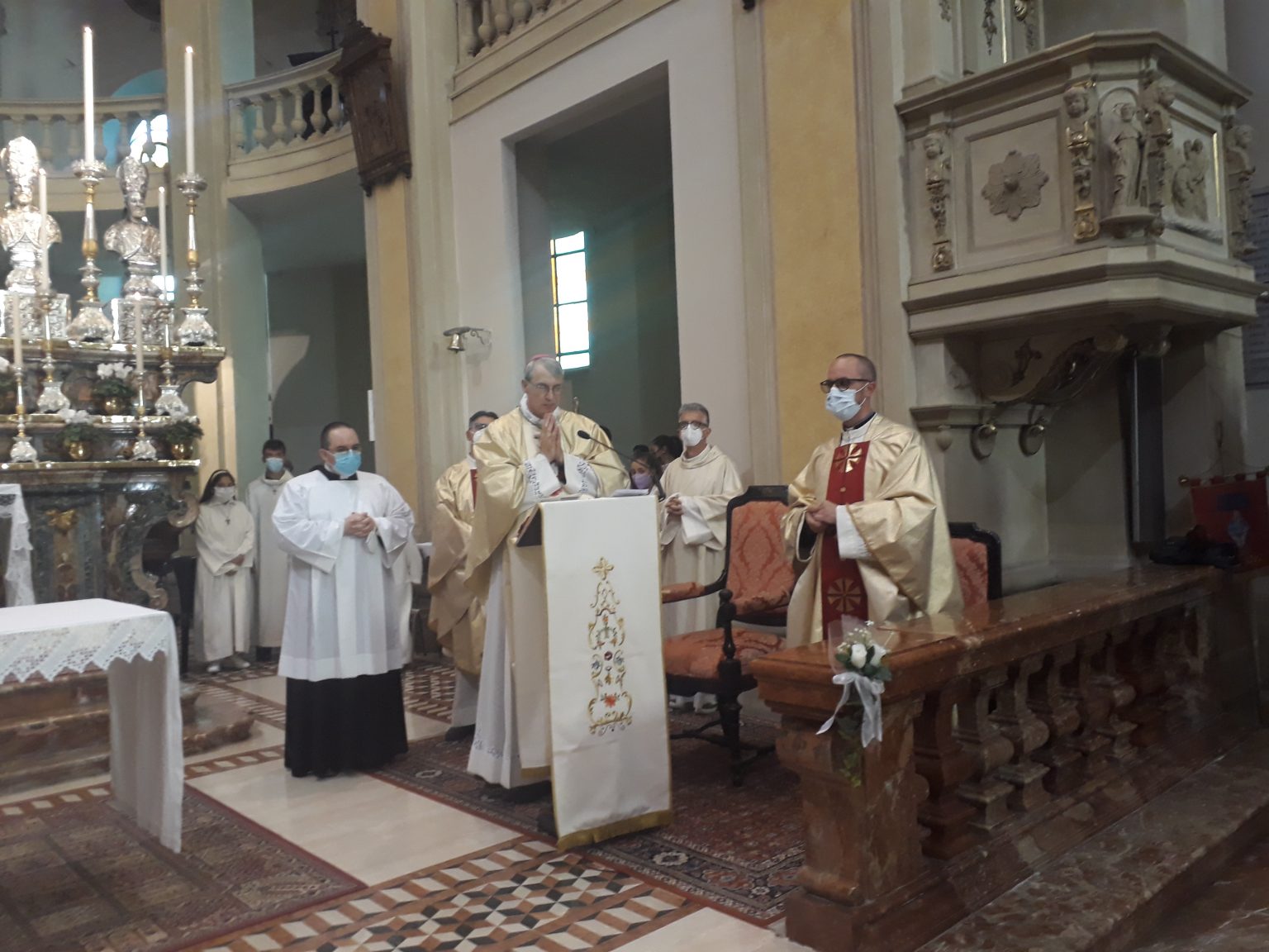 Belgioioso, l’ingresso del nuovo parroco don Roberto Belloni - Diocesi ...